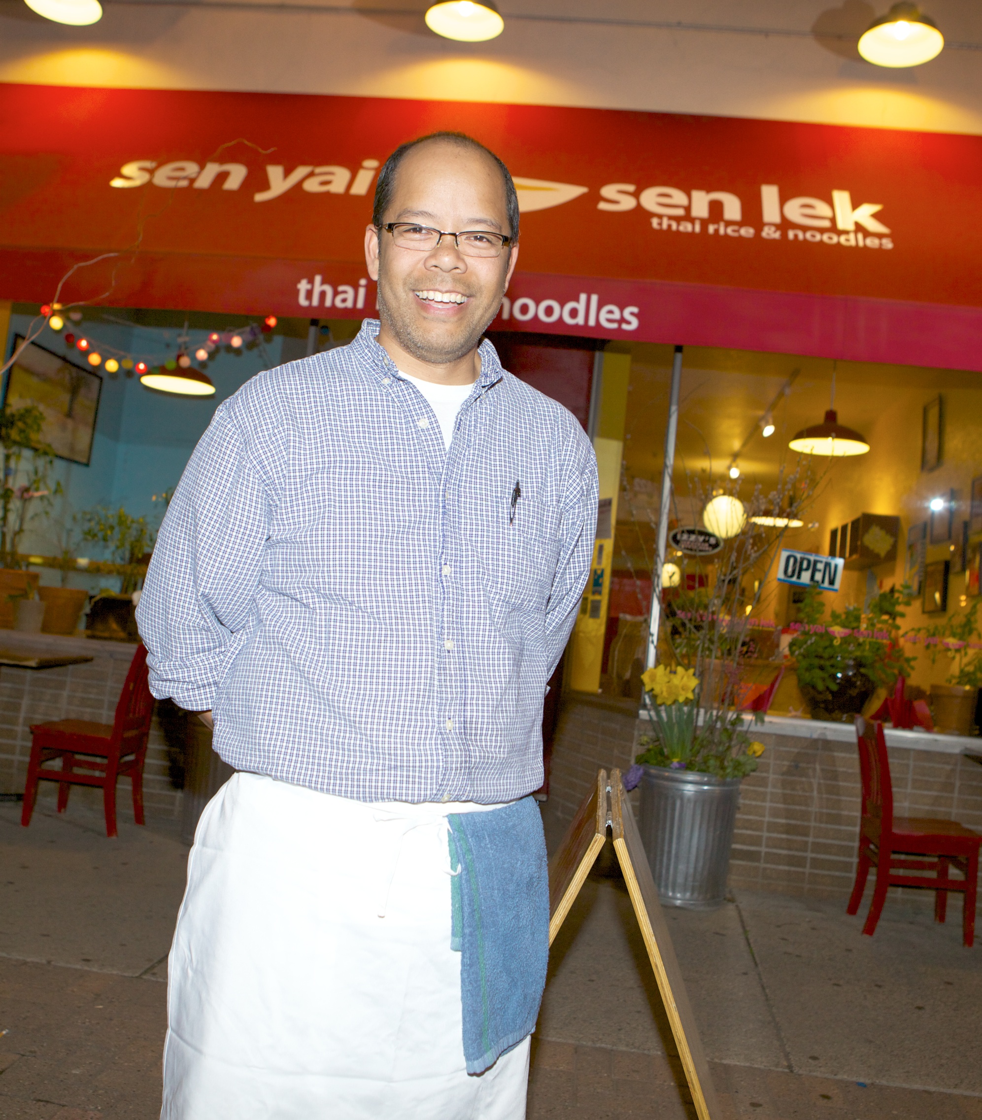 Sen Yai Sen Lek Picture – Heavy Table