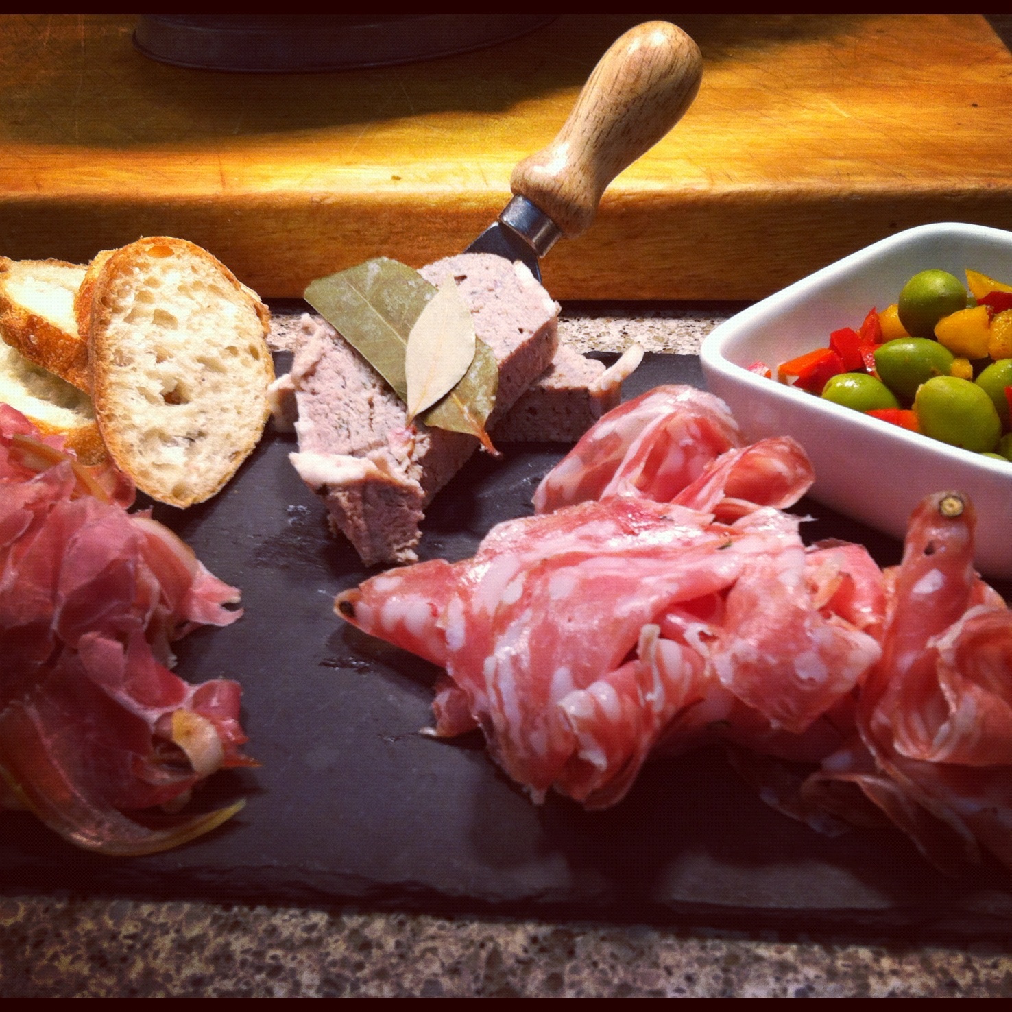 photo – Heavy Table