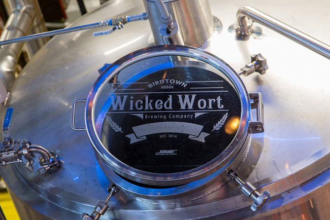 wicked-wort-tank – Heavy Table